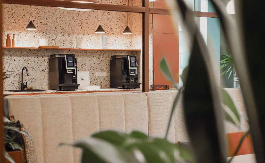 Which Professional Coffee Machine is Best for Your Business? - Pleyce